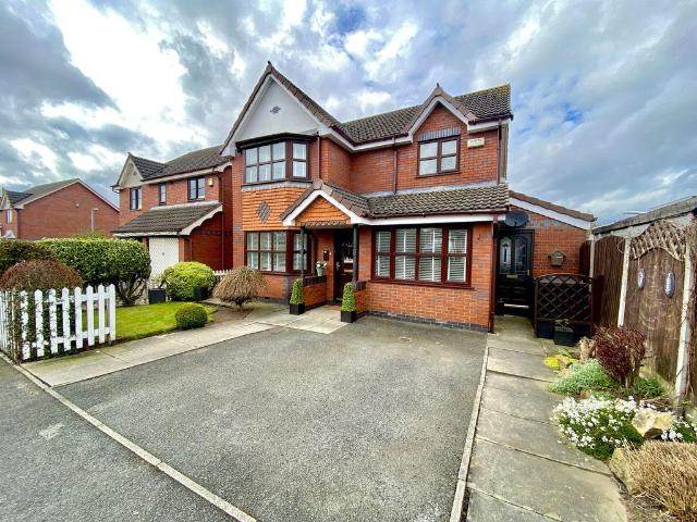 4 bedroom detached house for sale