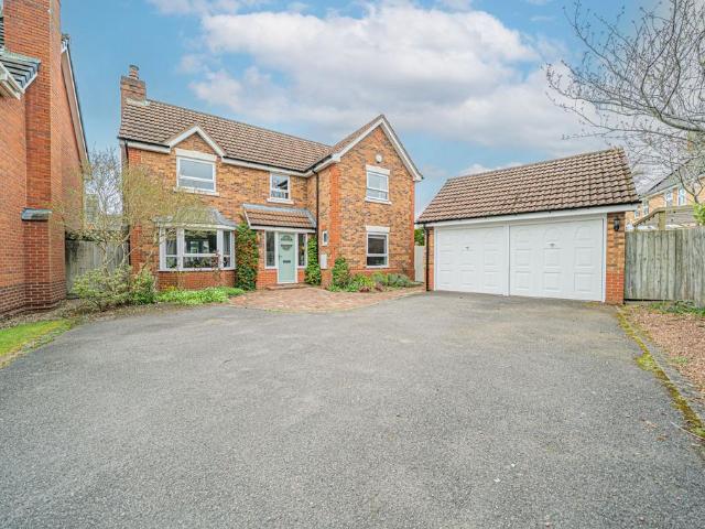 4 bedroom detached house for sale