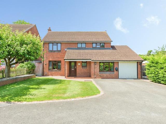 4 bedroom detached house for sale