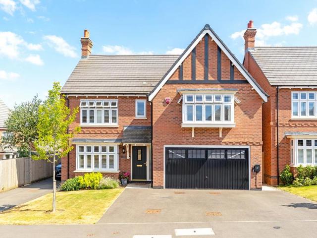 4 bedroom detached house for sale