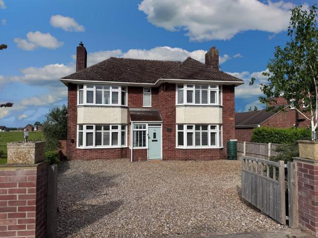 4 bedroom detached house for sale