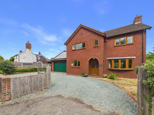 4 bedroom detached house for sale