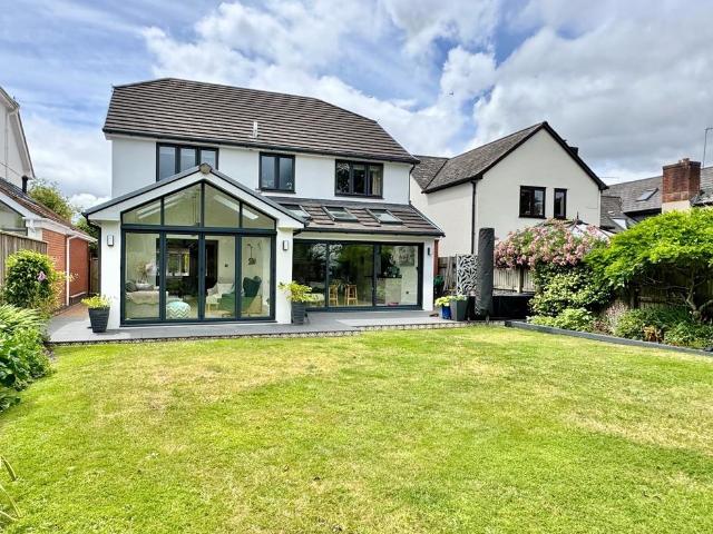 4 bedroom detached house for sale