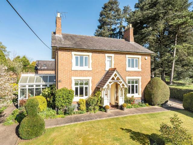 4 bedroom detached house for sale