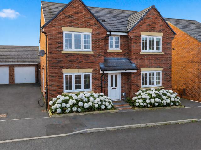 4 bedroom detached house for sale