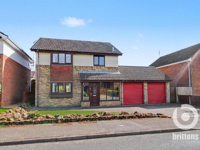 4 bedroom detached house for sale