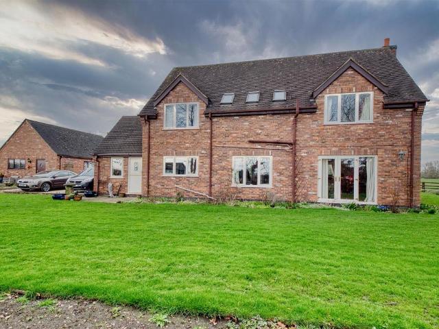 4 bedroom detached house for sale
