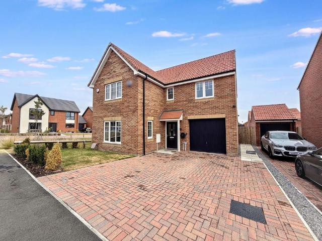 4 bedroom detached house for sale