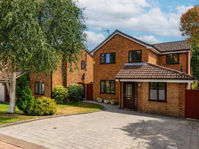 4 bedroom detached house for sale
