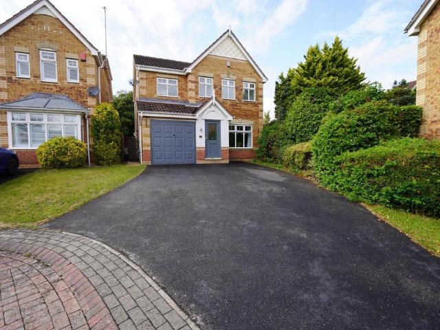 4 bedroom detached house for sale