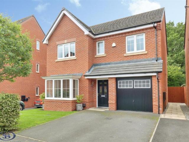 4 bedroom detached house for sale