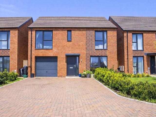 4 bedroom detached house for sale