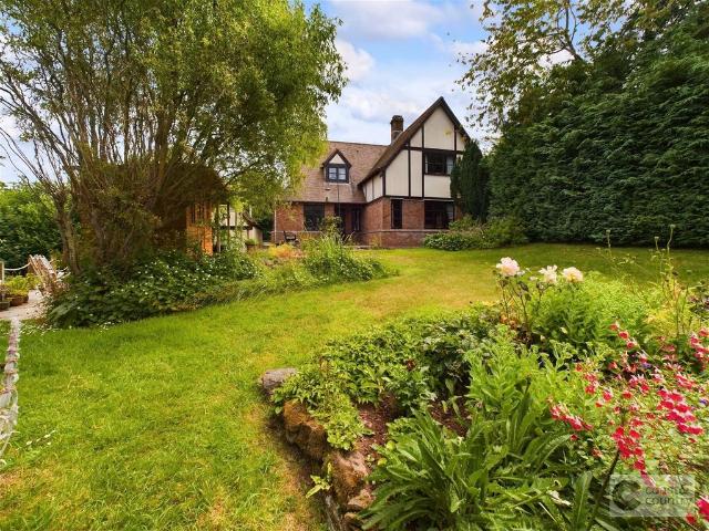 4 bedroom detached house for sale