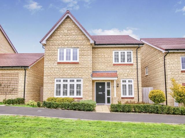 4 bedroom detached house for sale