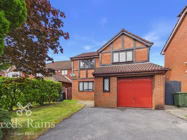 4 bedroom detached house for sale