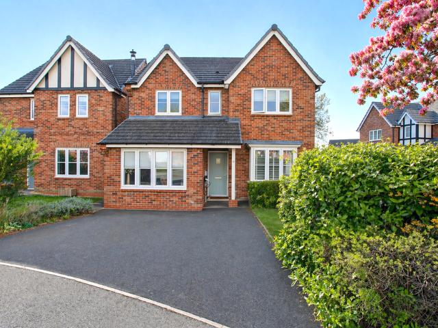 4 bedroom detached house for sale