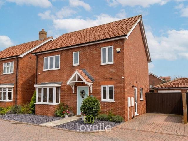 4 bedroom detached house for sale