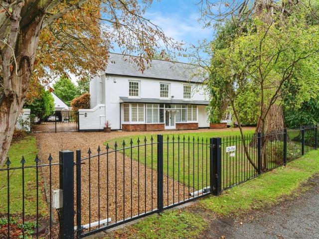 4 bedroom detached house for sale