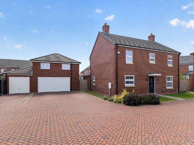 4 bedroom detached house for sale