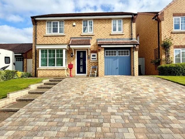 4 bedroom detached house for sale