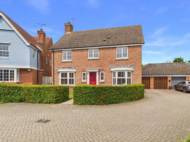 4 bedroom detached house for sale
