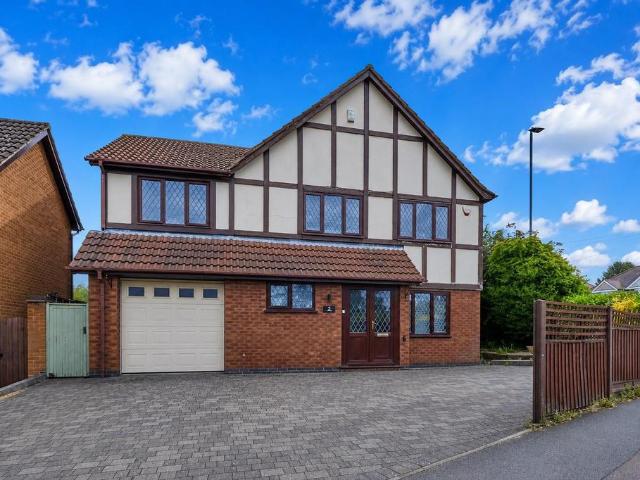 4 bedroom detached house for sale