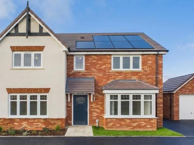 4 bedroom detached house for sale
