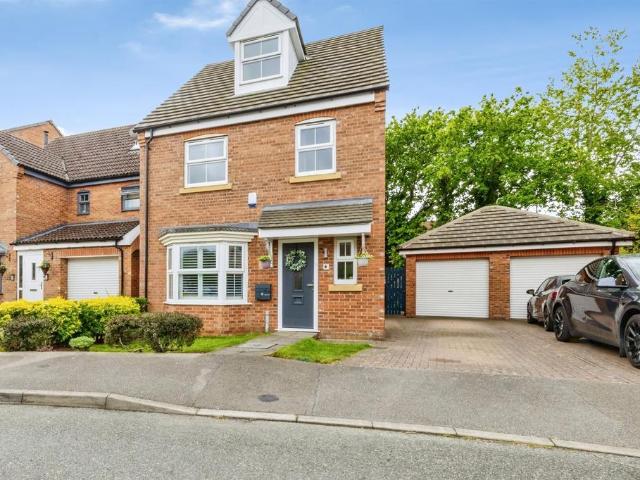 4 bedroom detached house for sale