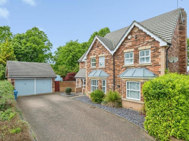 4 bedroom detached house for sale