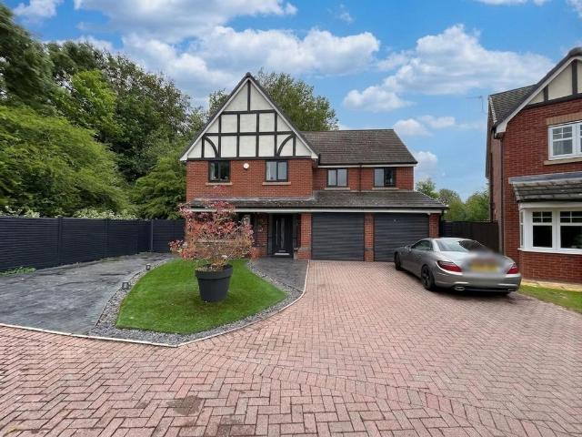 4 bedroom detached house for sale