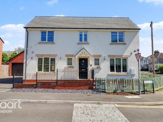 4 bedroom detached house for sale