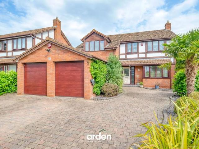 4 bedroom detached house for sale