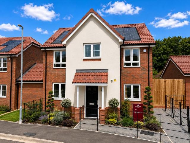 4 bedroom detached house for sale