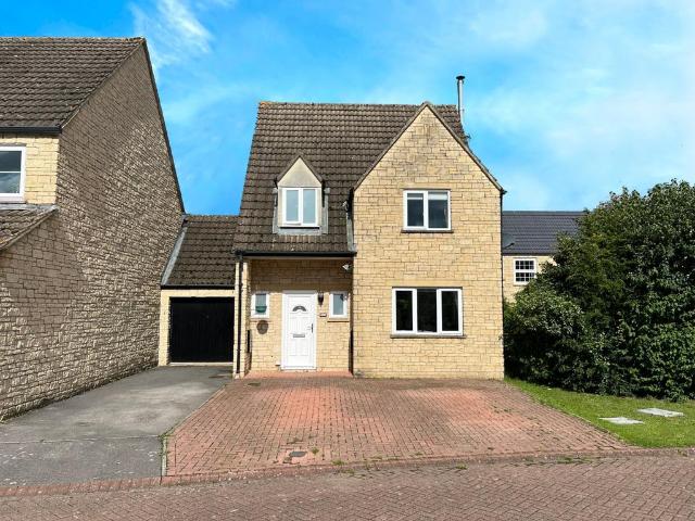 4 bedroom link detached house for sale