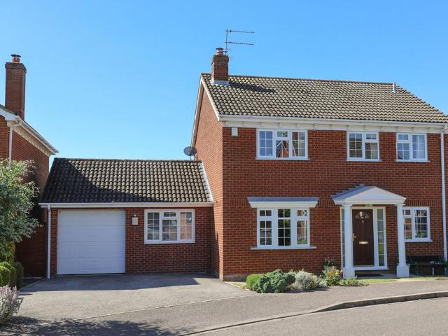 4 bedroom detached house for sale