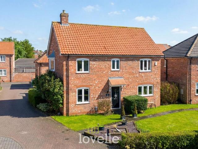 4 bedroom detached house for sale