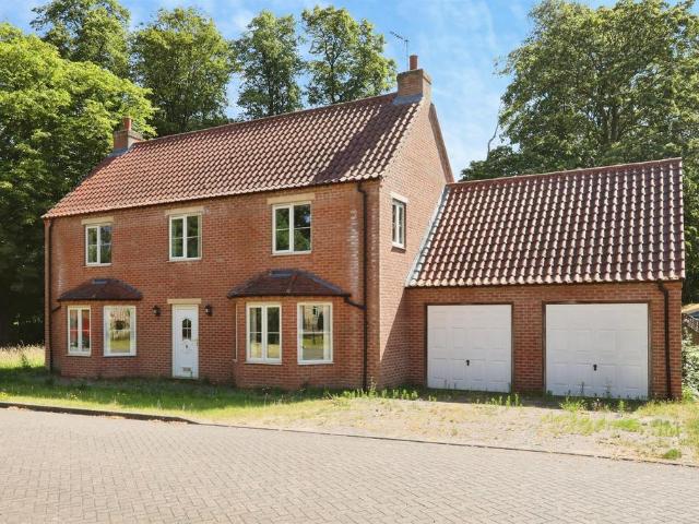 4 bedroom detached house for sale
