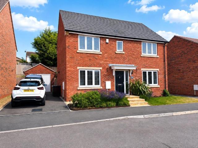 4 bedroom detached house for sale