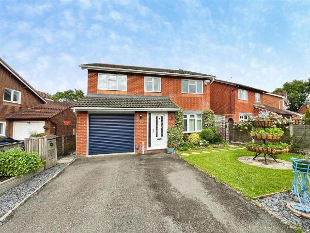 4 bedroom detached house for sale