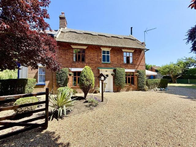 4 bedroom detached house for sale