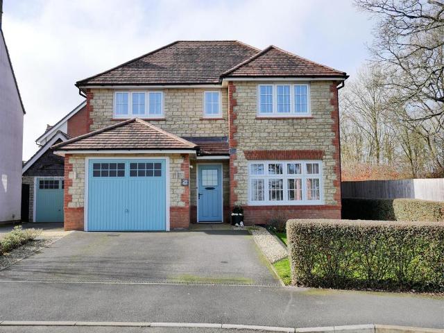 4 bedroom detached house for sale