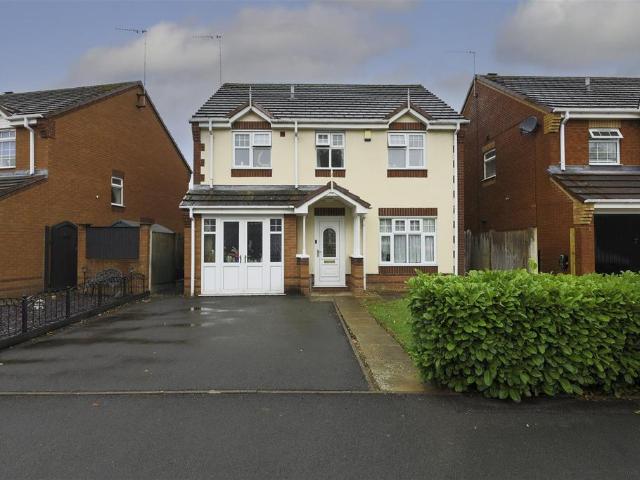 4 bedroom detached house for sale