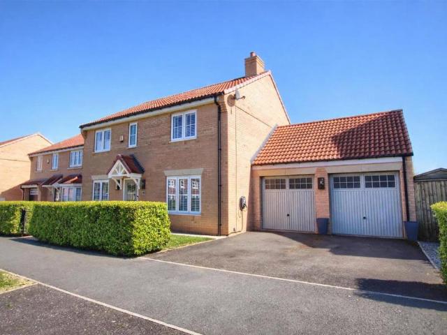 4 bedroom detached house for sale