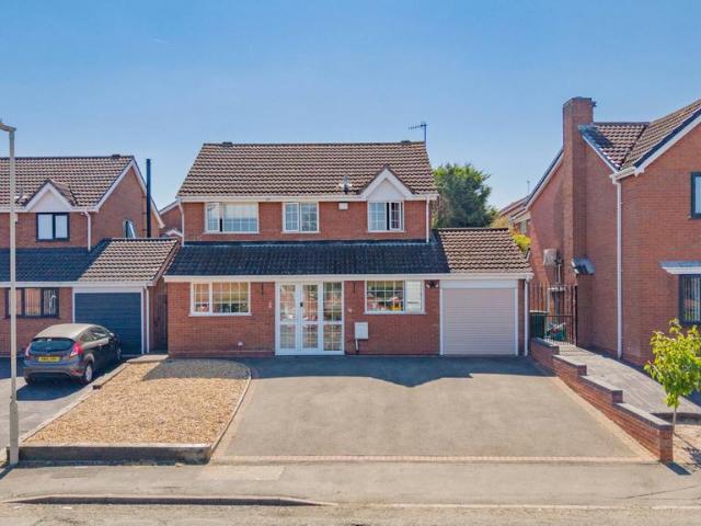 4 bedroom detached house for sale