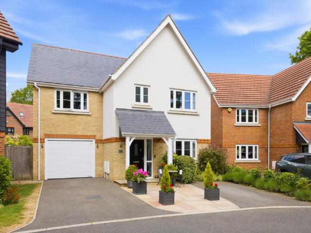4 bedroom detached house for sale
