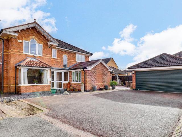 4 bedroom detached house for sale