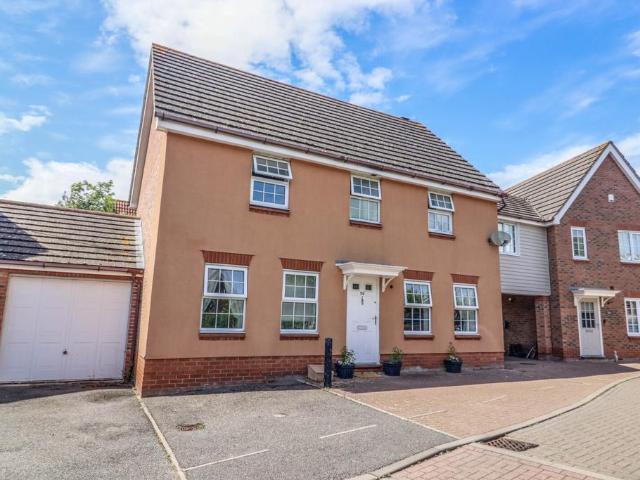 4 bedroom detached house for sale
