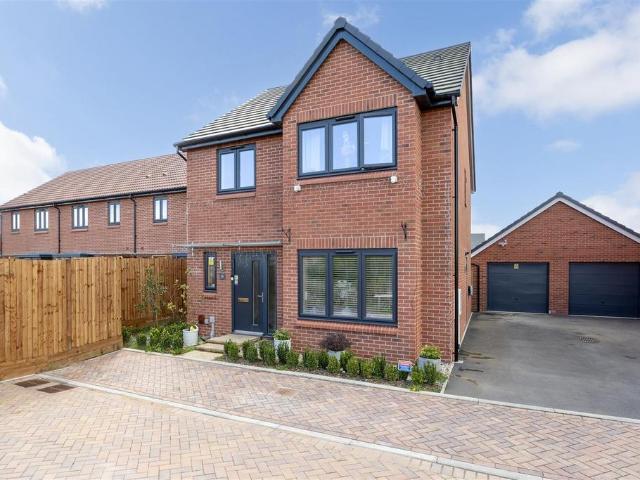 4 bedroom detached house for sale