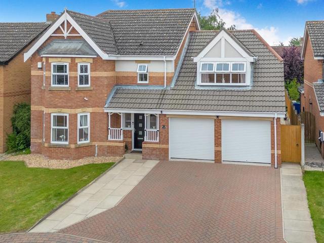4 bedroom detached house for sale