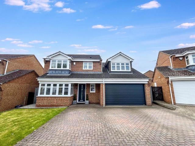 4 bedroom detached house for sale